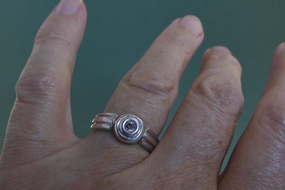 Ring 925 Silber mit synthetischem Steinchen (Gebraucht) in Muri AG für ...