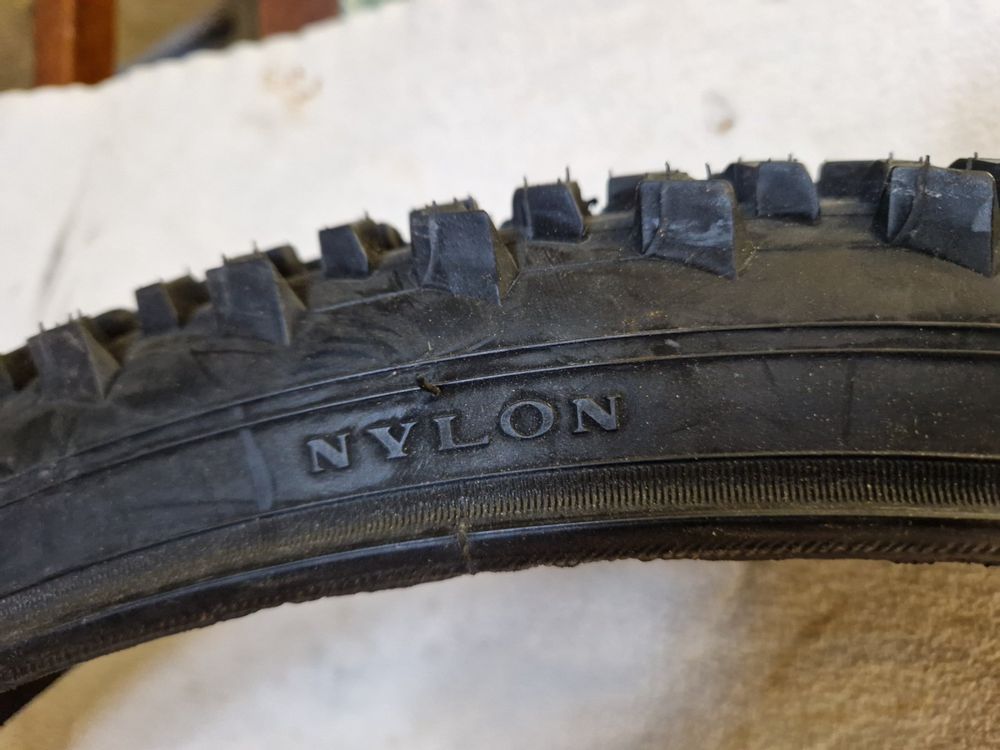 Reifen Mofa / Velo 26 X 2.1 Puncture Rotention neu (Neu (gemäss ...