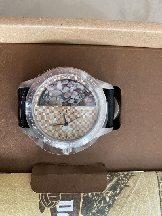 DAS WUNDER VON BERN Jubiläumsuhr (Neu und originalverpackt) in Schindellegi für CHF 100 – mit ...