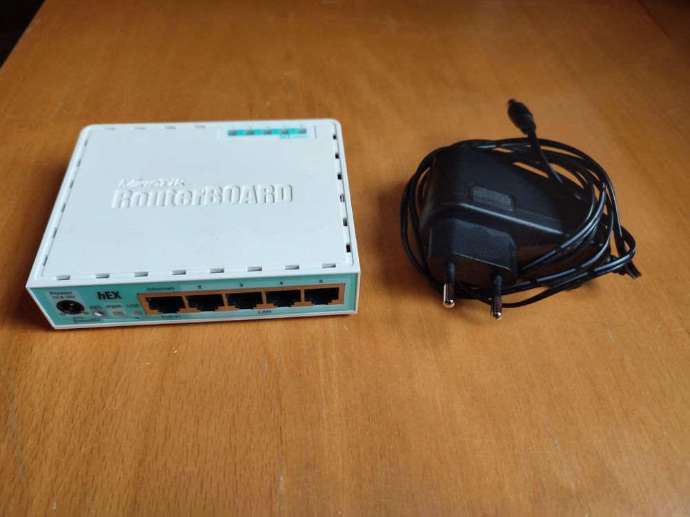 Mikrotik RouterBOARD 750G r3 - kleiner, flexibler Router (Gebraucht) in ...