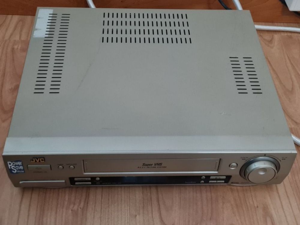 JVC Kassetten-Rekorder / VHS Recorder (Gebraucht) in Volketswil für CHF 9 – mit Lieferung auf ...