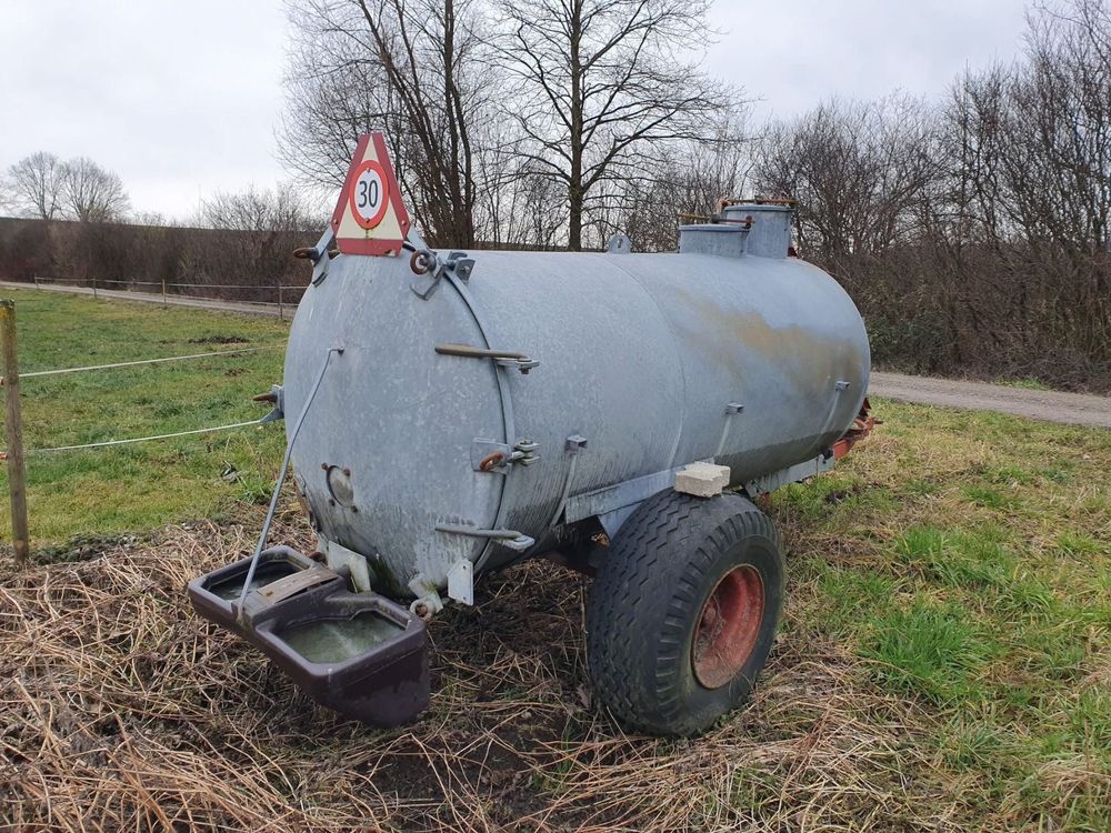 Tränkefass Bucher 3000 Ltr. (Defekt) in Oetwil am See für CHF 821 – mit ...