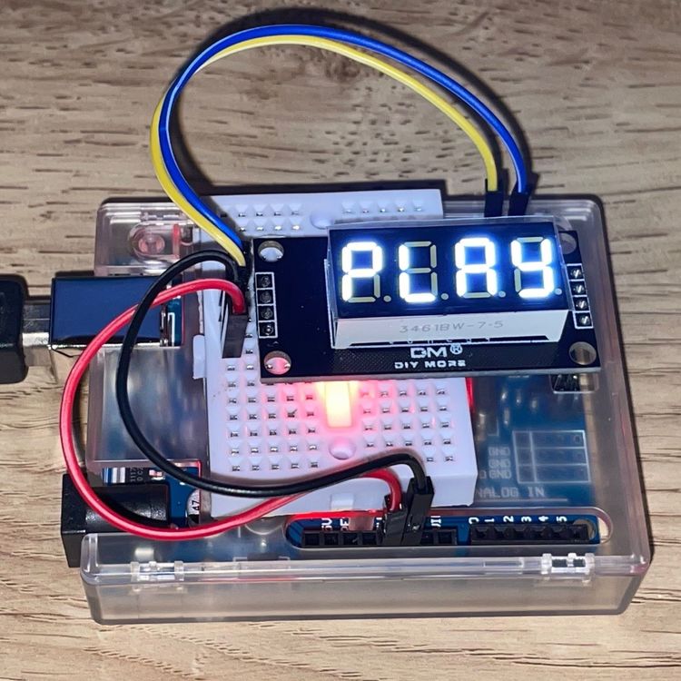 Arduino Uno (Klon) + Gehäuse + Breadboard + 4-Digits Display (Gebraucht) in Meyrin für CHF 12 ...