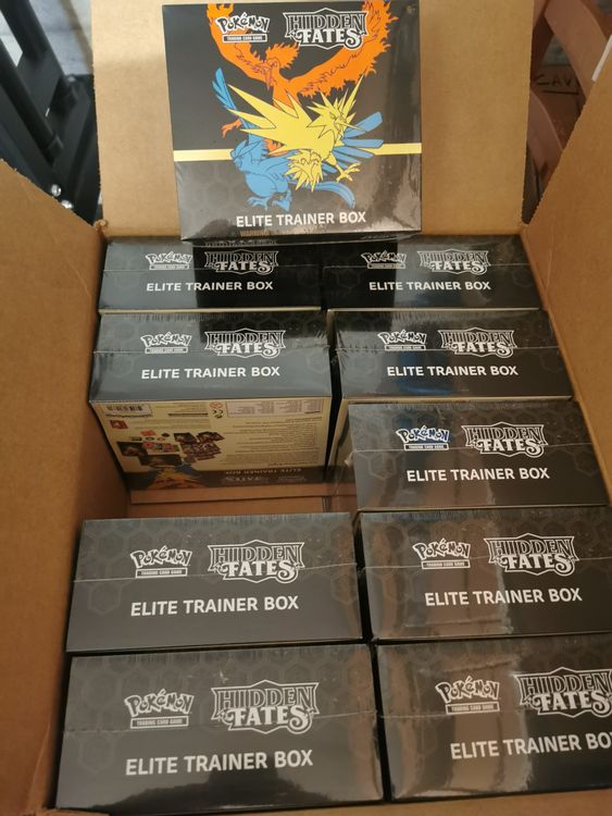 Pokémon Hidden Fates ETB Case of 10 | Kaufen auf Ricardo