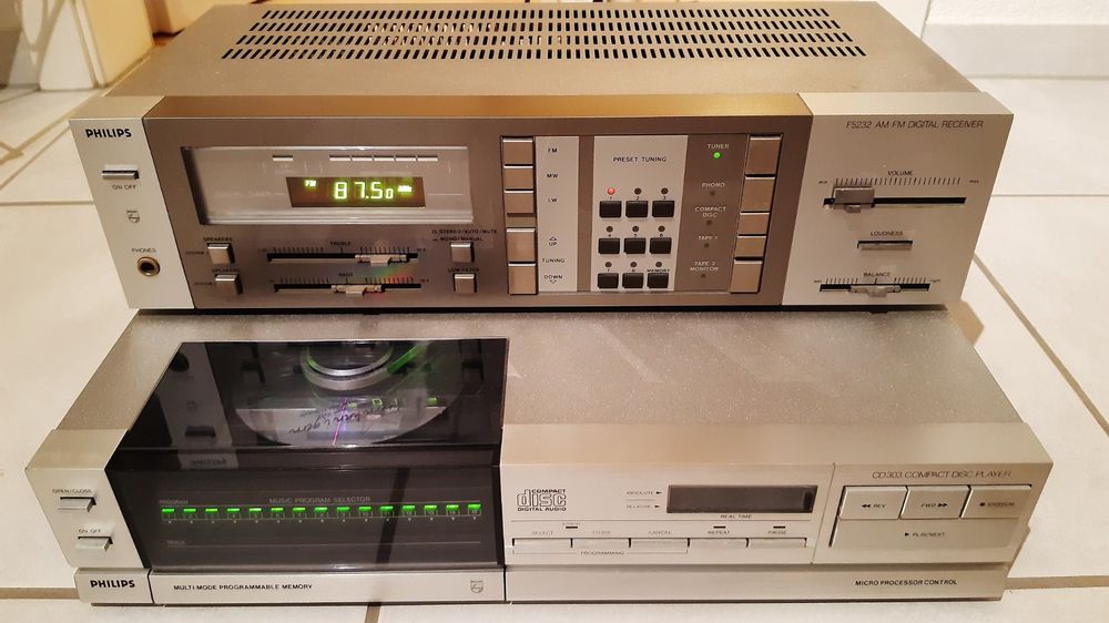Philips CD 303 und 8 (Gebraucht) in Embrach für CHF 100 – nur Abholung ...