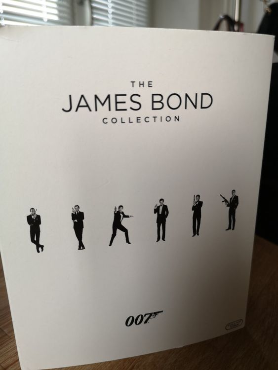 James Bond Collection (Neu (gemäss Beschreibung)) in Tann für CHF 65 ...