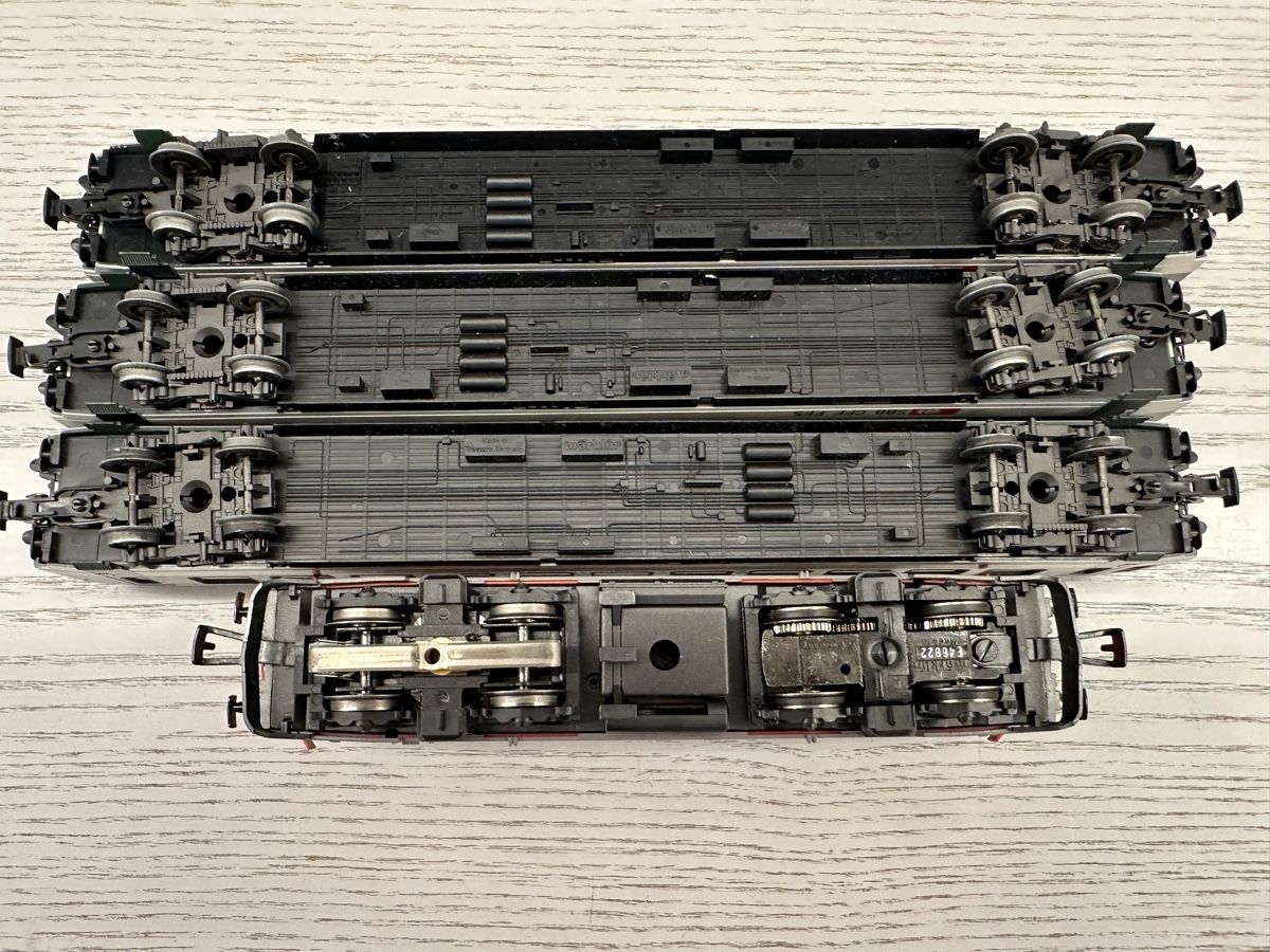 Märklin 3328 SBB Re 4/4 Personenzug (Gebraucht) in Lupsingen für CHF ...