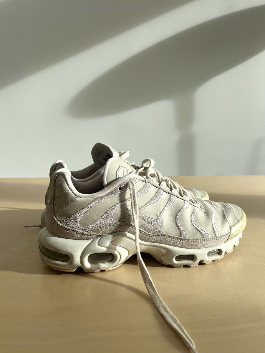 Nike TN Air Max Plus Premium Creme Beige (Damen) 40 (D'occasion) à ...