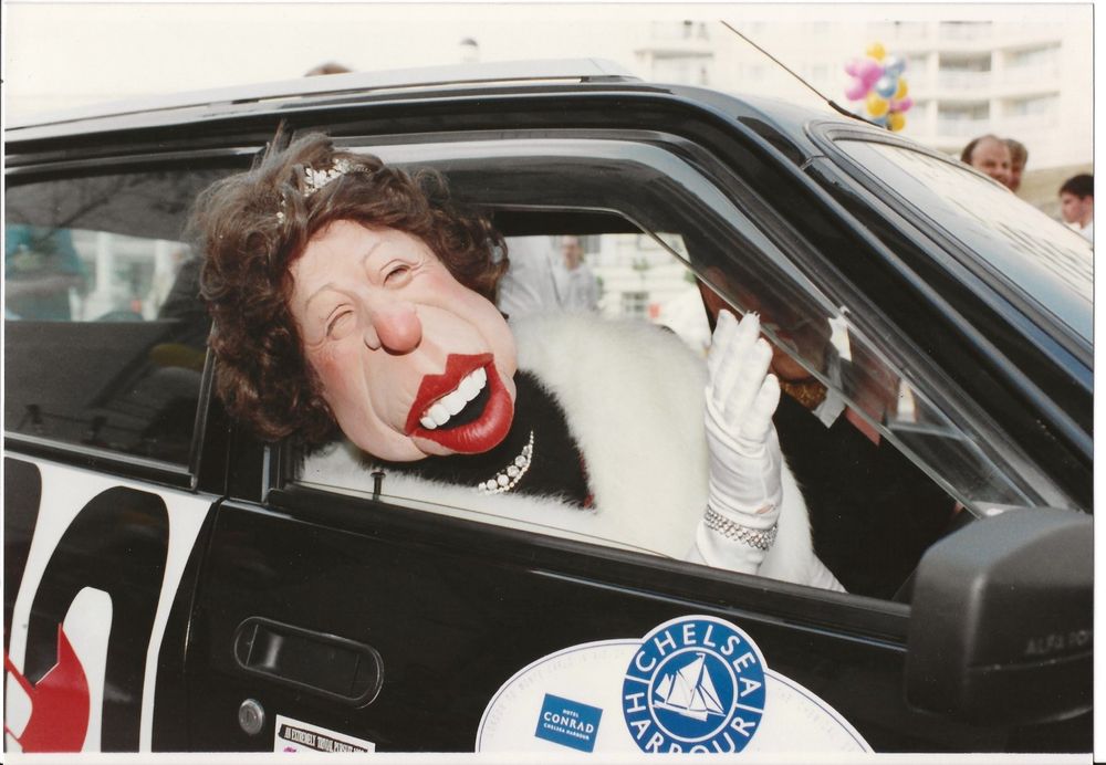 Queen Elizabeth II, The Puppet Royals, 1990 - Humor (D'occasion) à ...