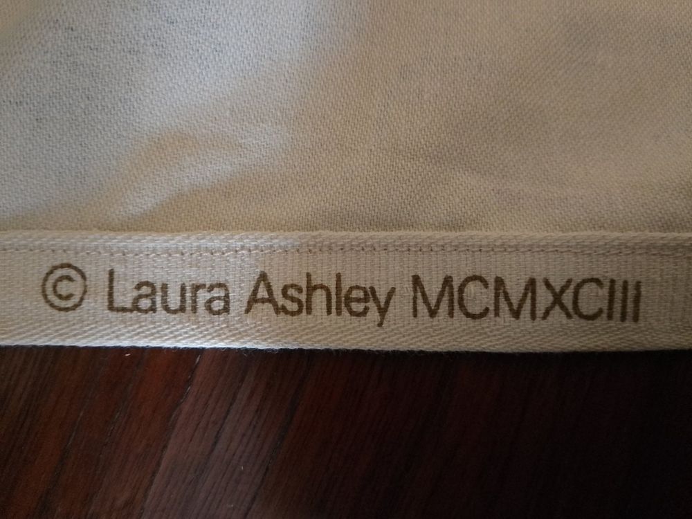 2 LAURA ASHLEY Vorhänge mit Blumenmuster (Gebraucht) in Etzelkofen für ...