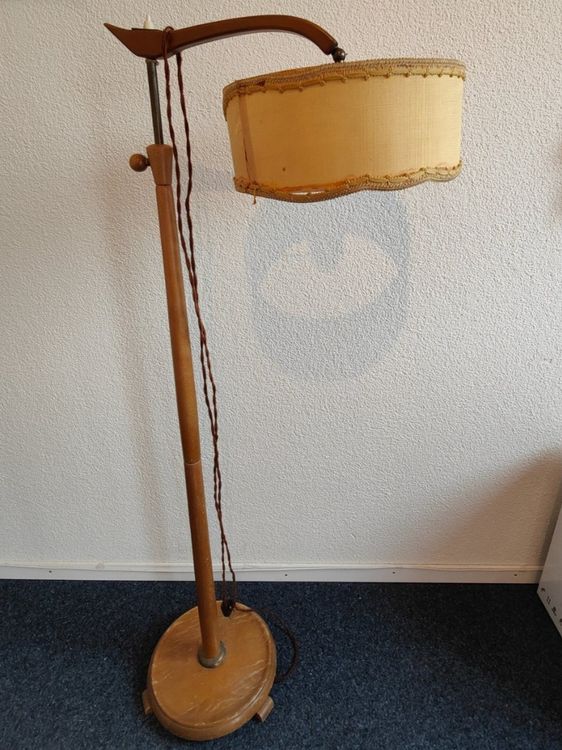 Antike Stehlampe aus Holz, Funktioniert | Acheter sur Ricardo