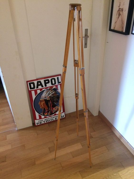 Alte Holz Stativ 50er Jahre (Gebraucht) in Zürich für CHF 89 – mit ...