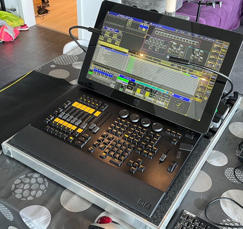 grandMA2 Wing Tour Pack (3072 parameters) (Gebraucht) in Les Ponts-de ...