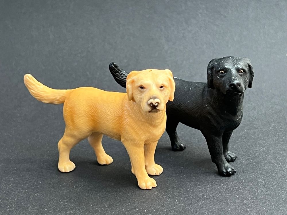 2 Schleich Hunde Hund Labrador schwarz gelb (Gebraucht) in Ennetbaden für CHF 12 – mit Lieferung ...