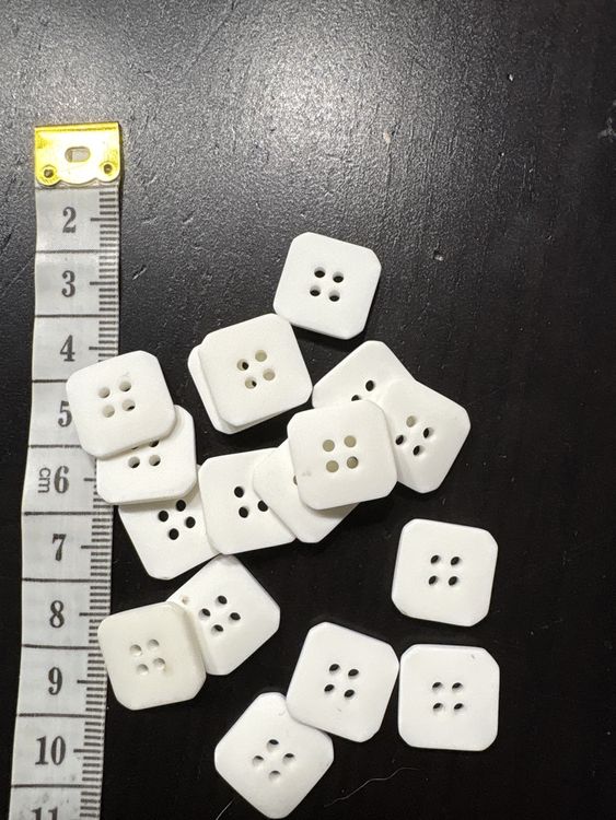 Knöpfe weiss (Neu (gemäss Beschreibung)) in Anglikon für CHF 2 – mit Lieferung auf Ricardo kaufen