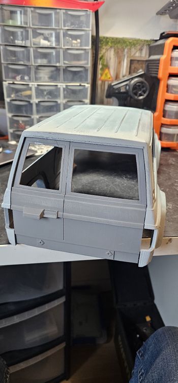 RC Car Karosserie Nissan Patrol Y60 1:10 (Defekt) in Lyss für CHF 20 ...