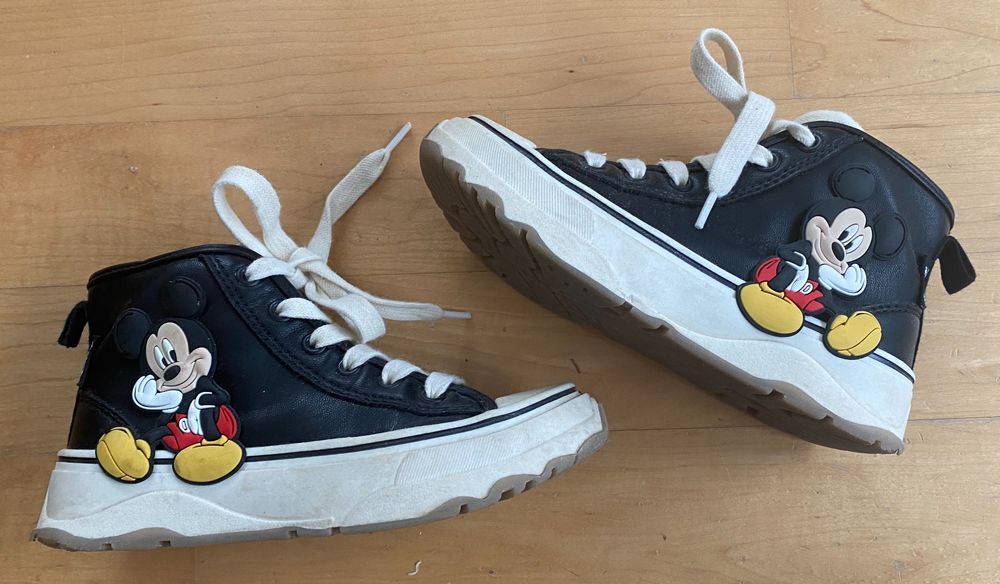 Zara Micky Maus Schuhe Gr. 29 (Gebraucht) in Oensingen für CHF 12 – mit ...