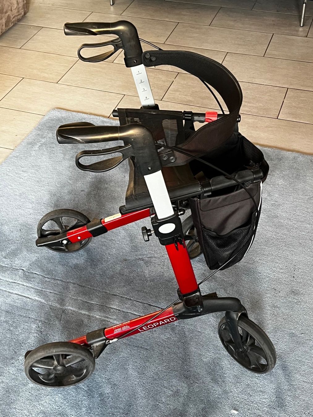 Gebrauchter Top Rollator Mobius, Leopard rot, super Zustand! (Gebraucht ...