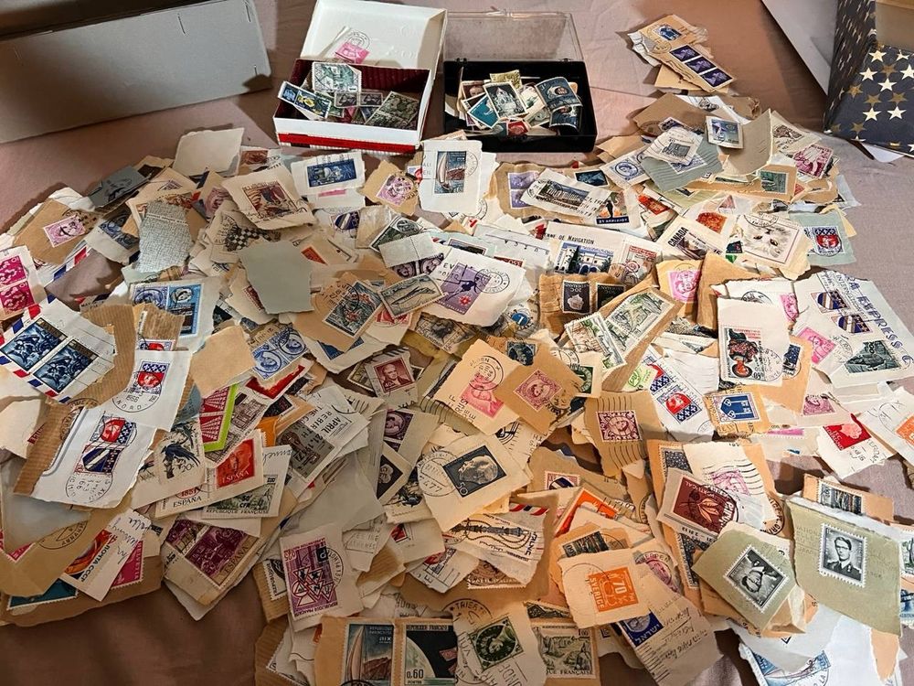 Verschiedene Briefmarken (256) (Gebraucht) in Illnau-Effretikon für CHF ...