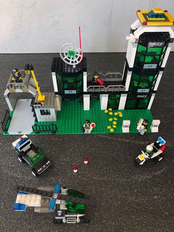 Lego City 6332 - Polzei-Hauptquartier (Gebraucht) in Hersberg für CHF ...