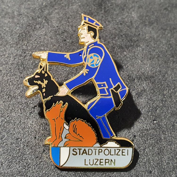 W730 - Pin Polizei Stadtpolizei Luzern Hund Staffel Nr. 146 (Gebraucht) in Reinach BL für CHF 2 ...