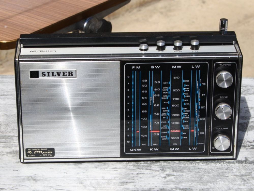 RADIO SILVER AC/BATTERY PTT MARKE VINTAGE (Gebraucht) in Wauwil für CHF ...