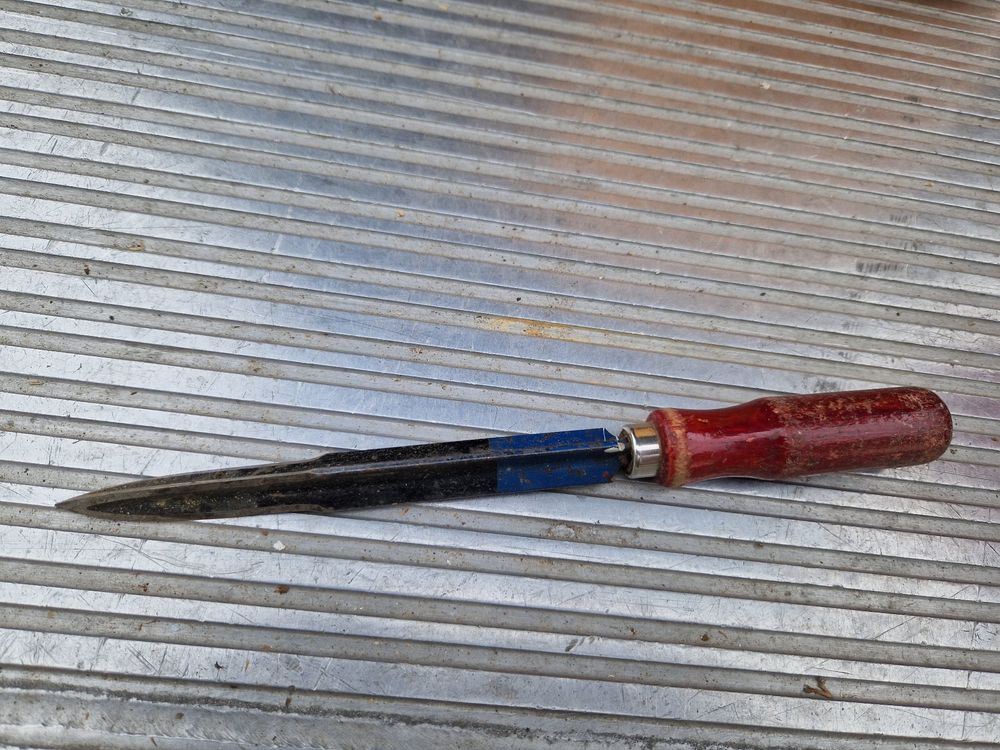 Antiker Loch Raspel Dreikantschaber wird in mech.Werkstätten (Gebraucht ...