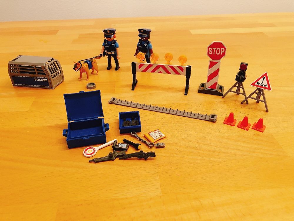 Playmobil City Action / Int. Polizei-Strassensperre (Gebraucht) in ...