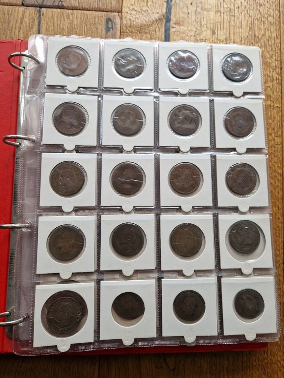 Collection de pièces anciennes dans un album rouge (D'occasion) à Faoug ...