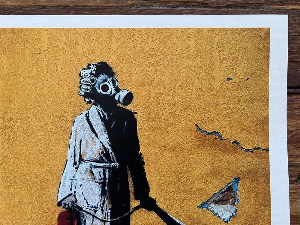 DEATH NYC « Snoopy & Banksy Gas Mask Lady » | Kaufen auf Ricardo