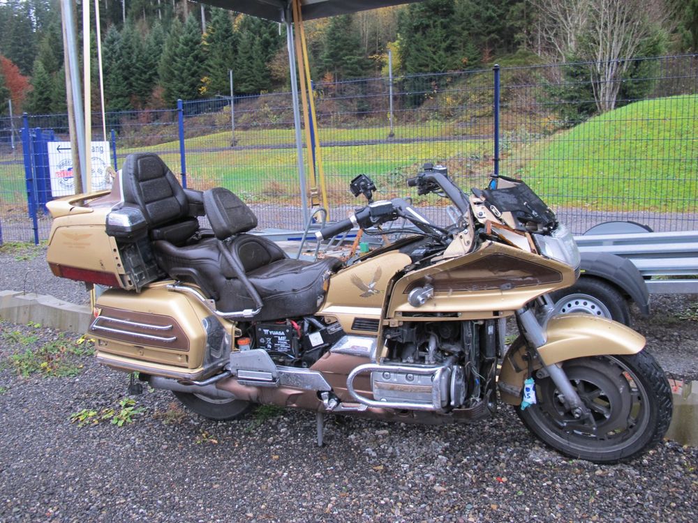 Honda GL 1500 Gold-Wing Motor läuft, aber Chassis Unfall (Defekt) in ...