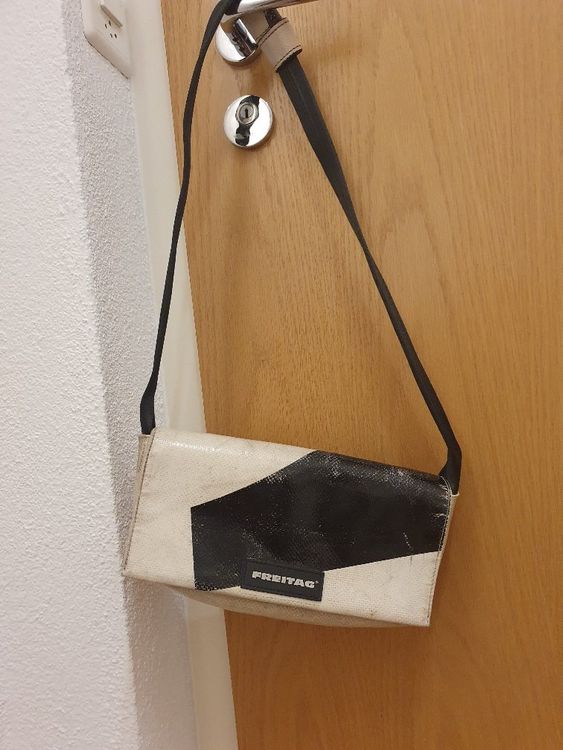 Freitag Laura | Kaufen auf Ricardo