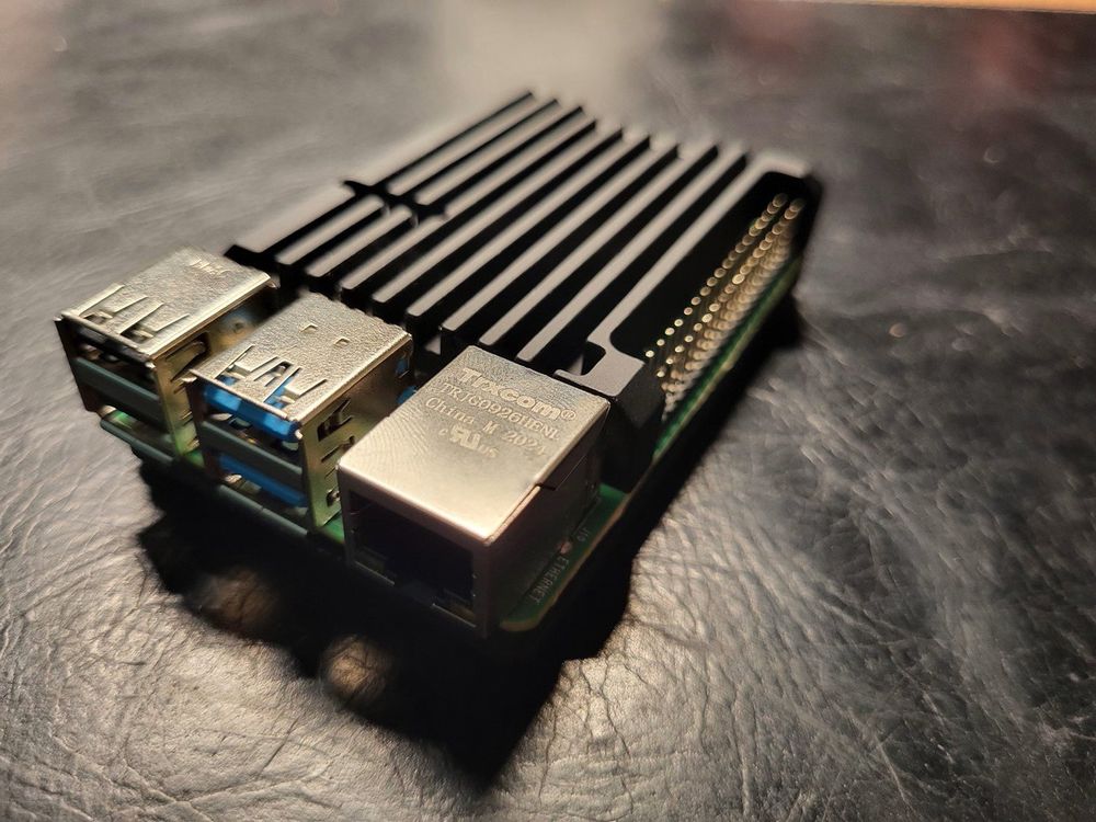 Raspberry Pi 4 8 GB mit Armor Case | Kaufen auf Ricardo