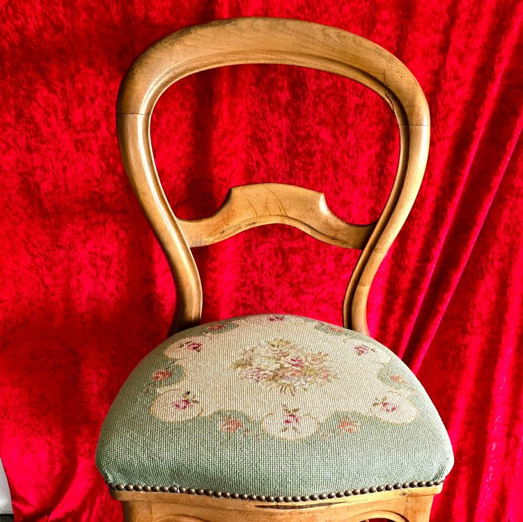 Louis-Philipp Stuhl aus Nussbaumholz mit Gobelin-Sitzbezug (Gebraucht) in Reinach BL für CHF 10 ...