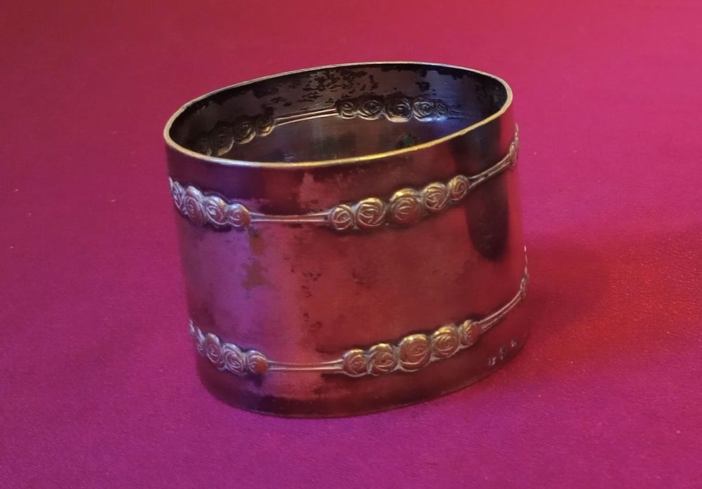 Antiker Serviettenring mit Rosen Silber oder versilbert (Gebraucht) in st.gallen für CHF 25 ...