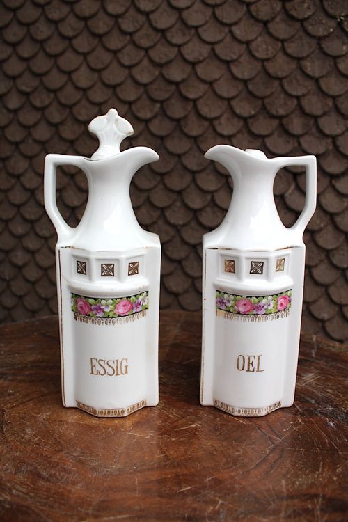 Alte , dekorative Oel und Essig Porzellan Flaschen (Gebraucht) in La ...