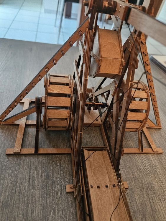Trebuchet (Miniaturmodell) (Gebraucht) in Vorderthal für CHF 210 – mit ...