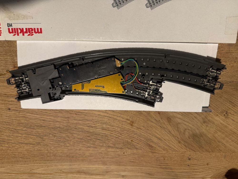 2Stk. Märklin 24671 Bogenweiche li + Antrieb und Decoder (Gebraucht) in ...