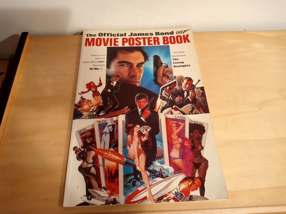 The Oficial James Bond 007 Movie Poster Book 1987 (Gebraucht) in Prez ...