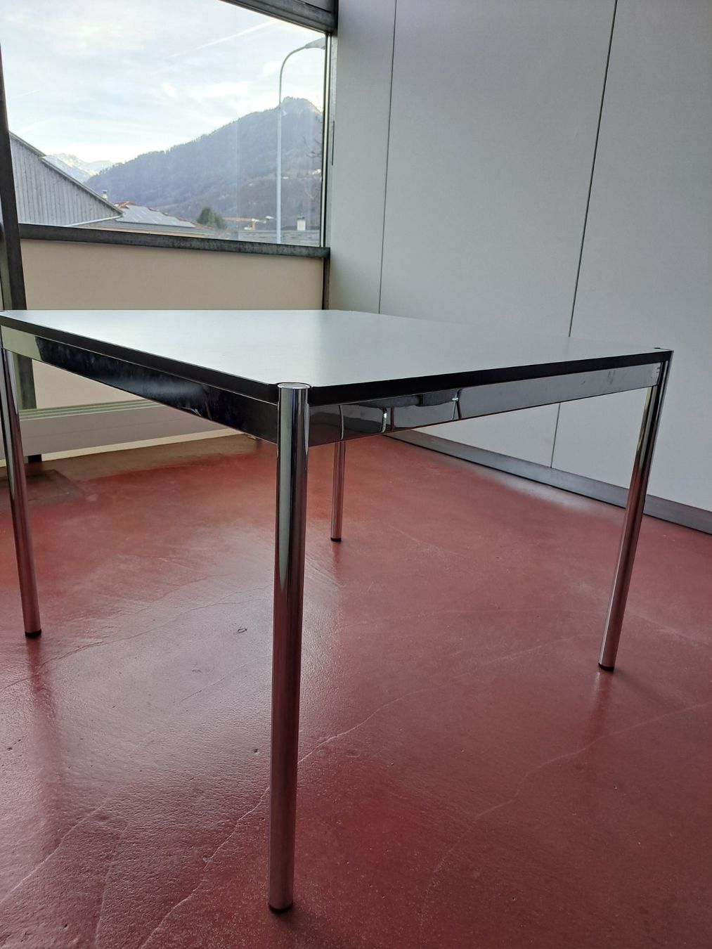 USM Haller Tisch in Perlgrau 100 x 100 cm (Gebraucht) in Vilters für ...