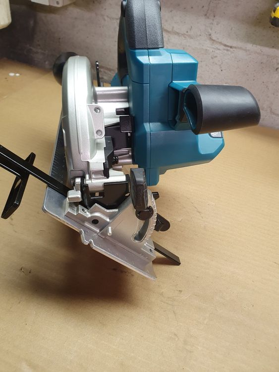 Neue Makita Akku-Handkreissäge DHS 660 | Kaufen auf Ricardo