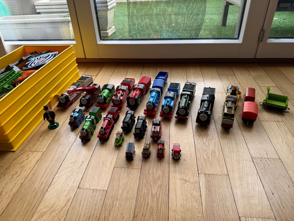 Thomas et ses amis : collection de trains + vois ferrées (Gebraucht) in Arzier-Le Muids für CHF ...