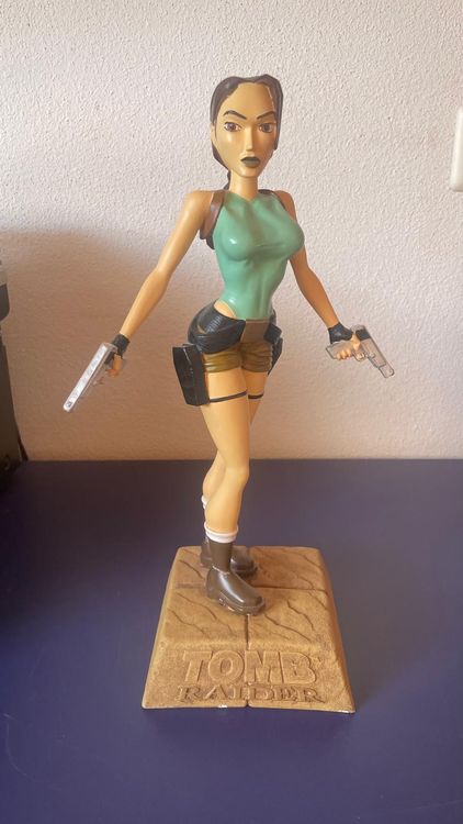 Statue Lara Croft (D'occasion) à Jongny pour CHF 140 – avec livraison ...