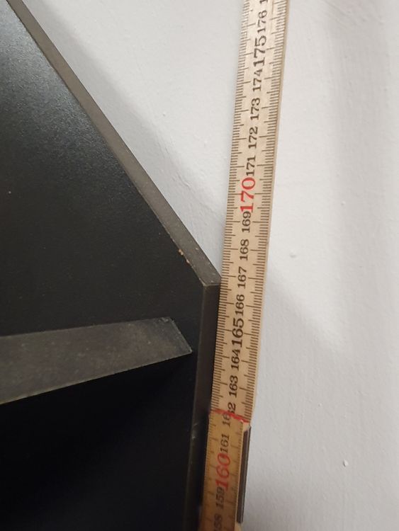 Regal Fur Schrage Wand