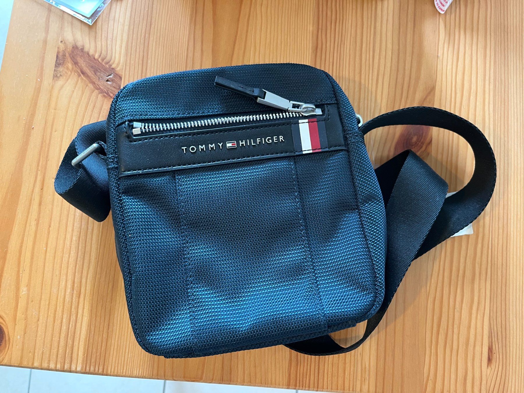 Tommy Hilfiger - Sacoche / Tasche (D'occasion) à Sierre pour CHF 35 ...