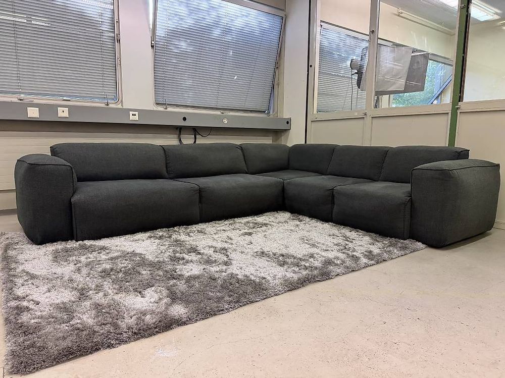 Grosses Ecksofa in Dunkelgrau mit kostenloser Lieferung (Gebraucht) in Zürich für CHF 699 – mit ...