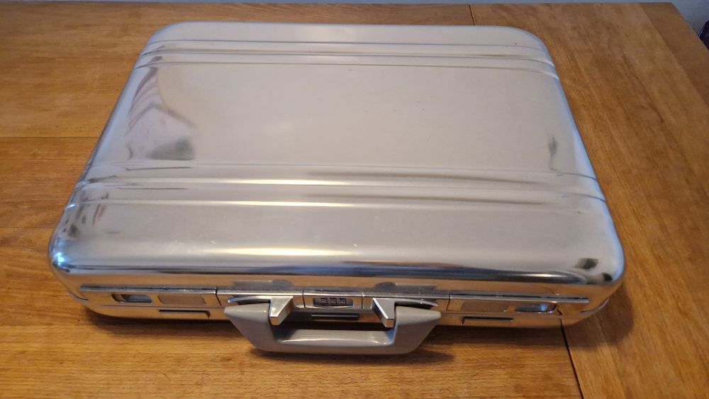 Vintage Aktenkoffer mit Zahlenschloss (Gebraucht) in Zürich für CHF 10 ...