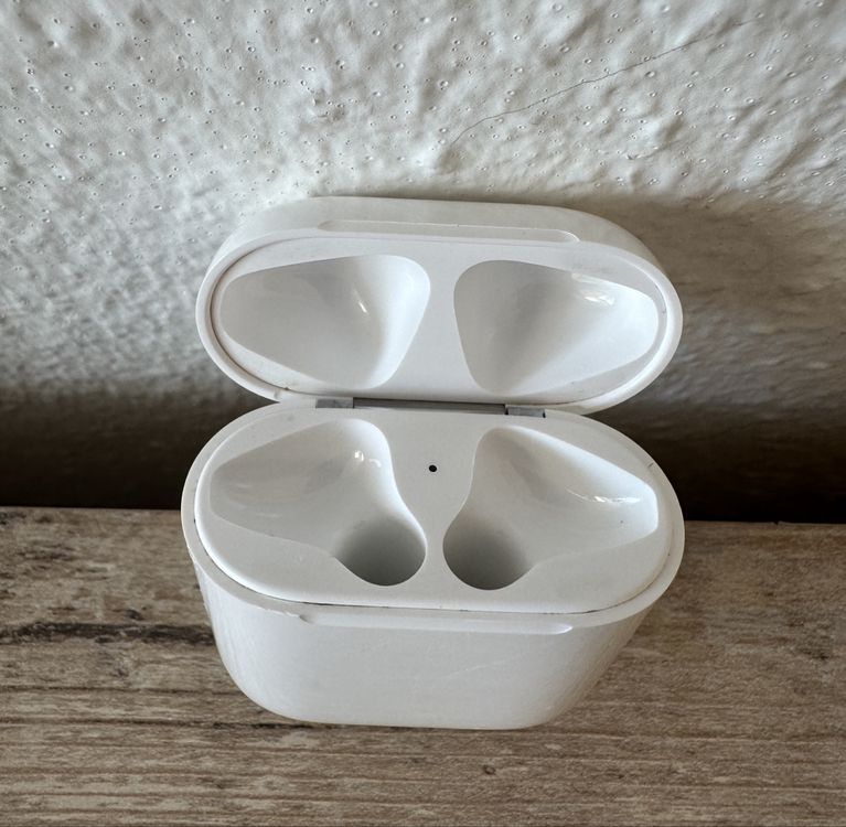 AirPods 2. Generation Ladecase & linker Airpod - Top Zustand (Gebraucht ...