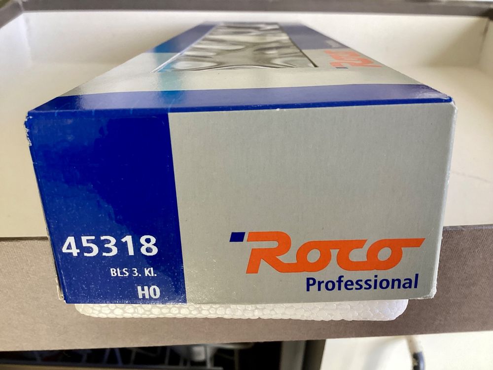 Roco 45318, Personenwagen der BLS (3. Klasse). (Neu und ...