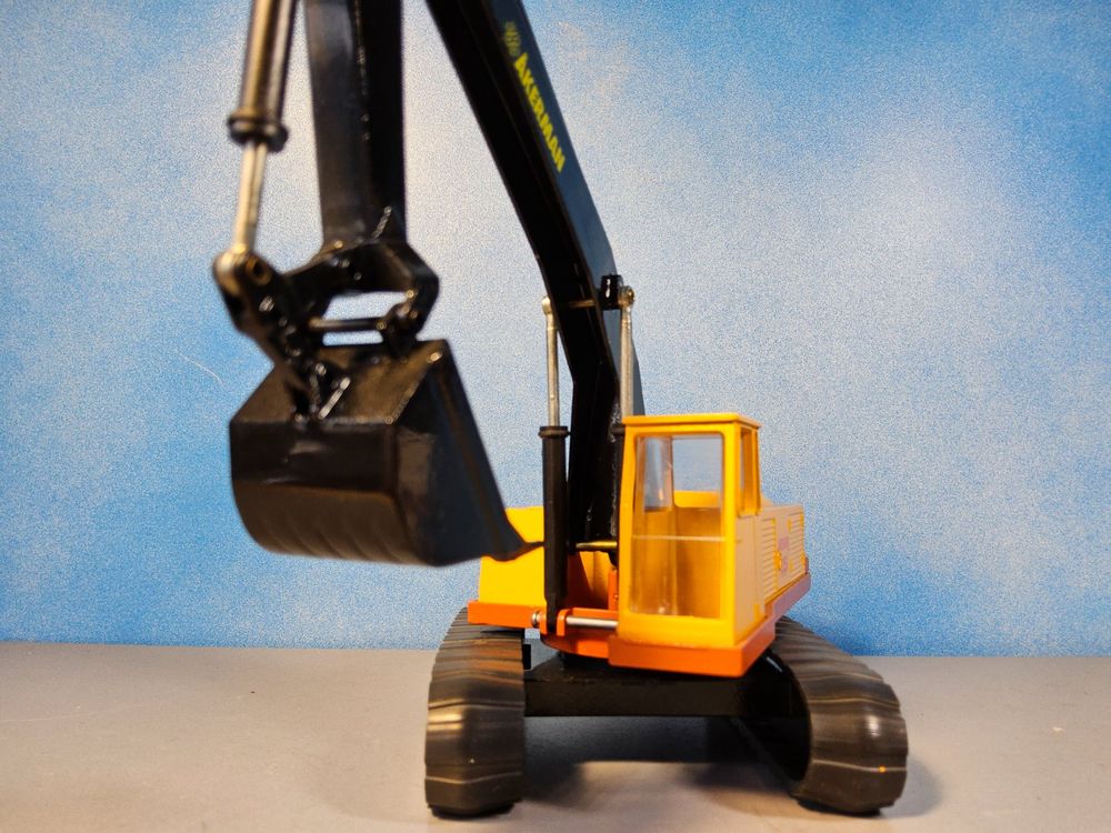 Åkerman H25c Ketten Bagger __ NZG 148 Modelle __ OVP __ 1:50 (Gebraucht ...